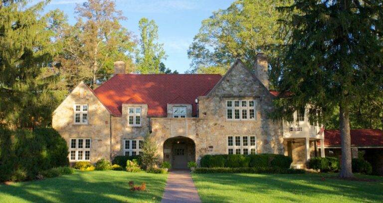 Estudia en Blue Ridge School, EEUU